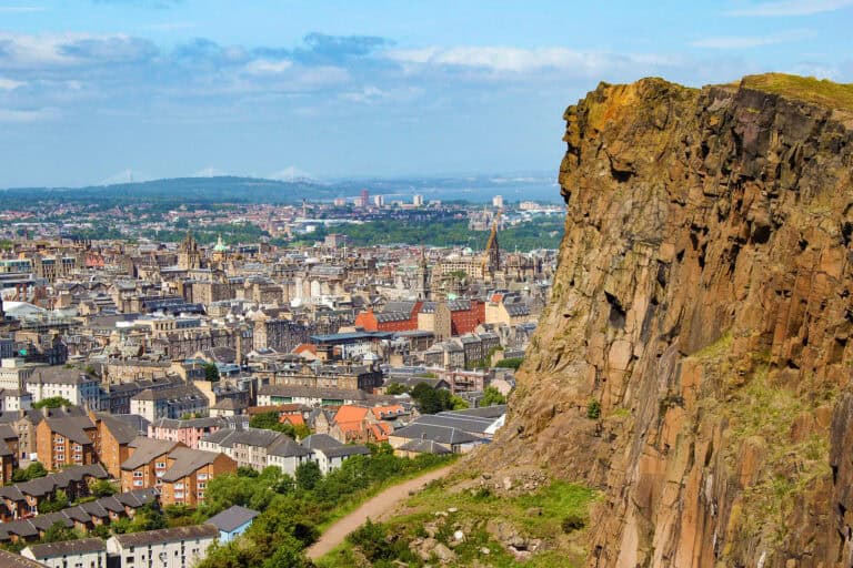 15 Can't-Miss Things to Do in Edinburgh for Couples - Luggage and Lipstick